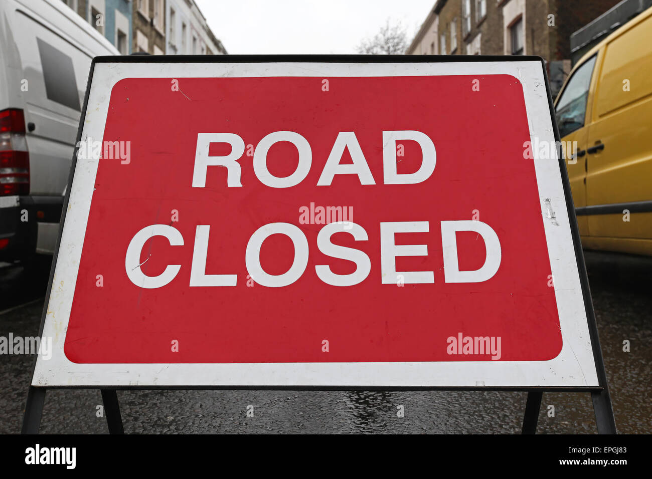 Road closed board hi-res stock photography and images - Alamy