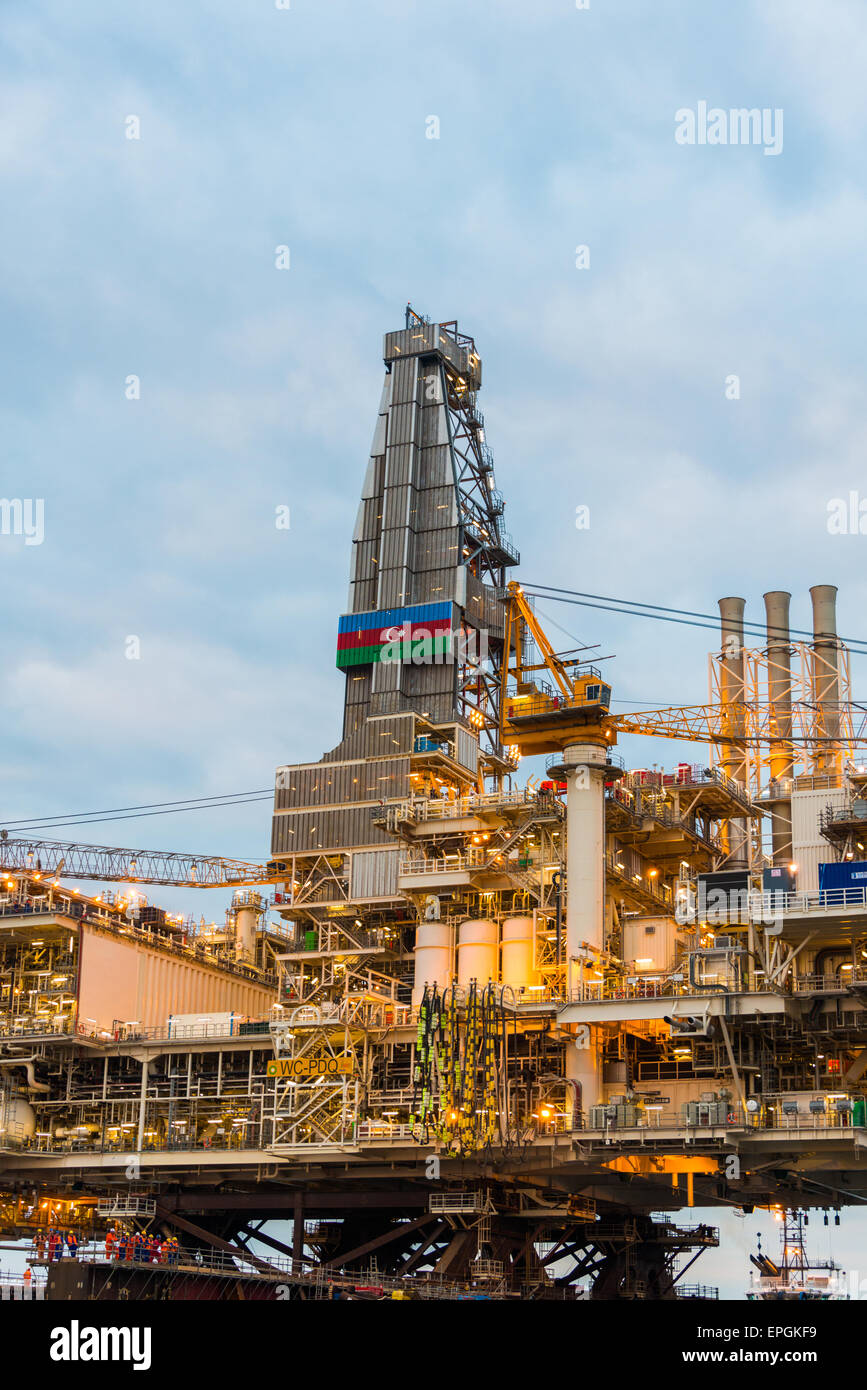 Shallow water oil platform hi-res stock photography and images - Alamy