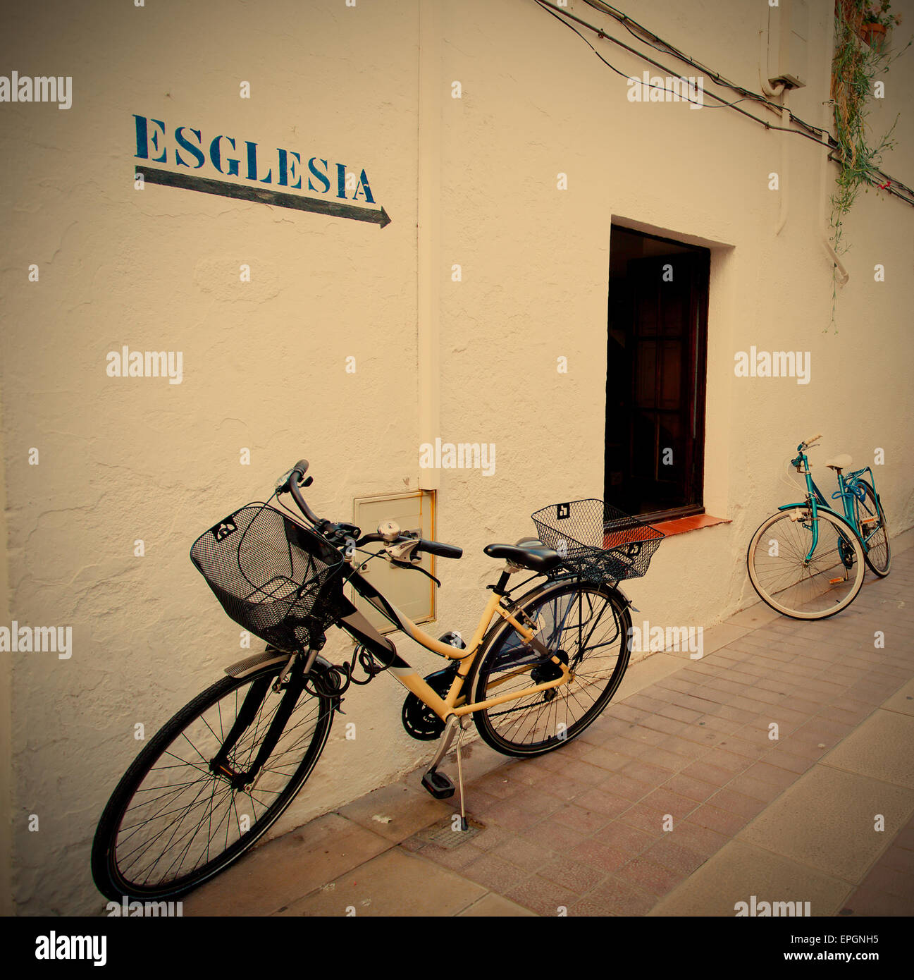 Two bicycles white hi-res stock photography and images - Alamy