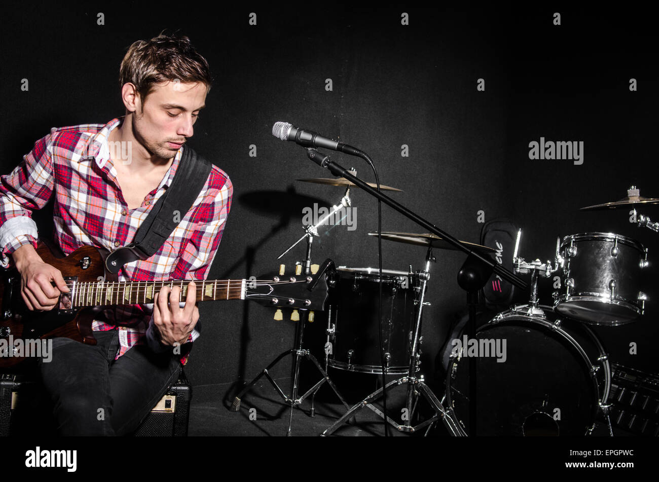 Man with guitar during concert Stock Photo - Alamy