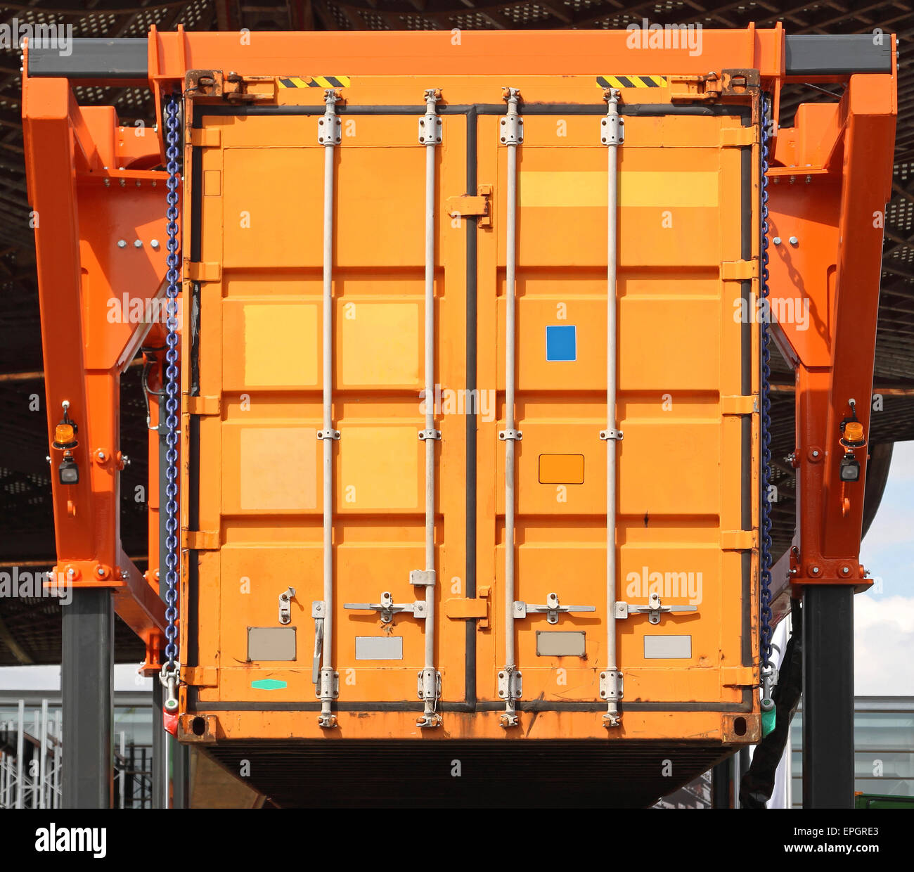 Lorry loaded with container hi-res stock photography and images - Alamy