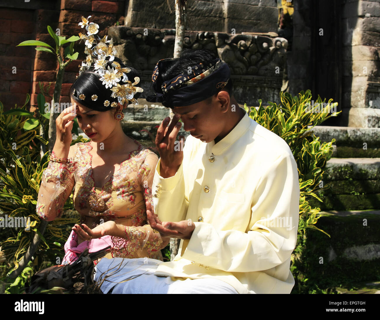 Wedding indonesia bride groom hi-res stock photography and images - Alamy