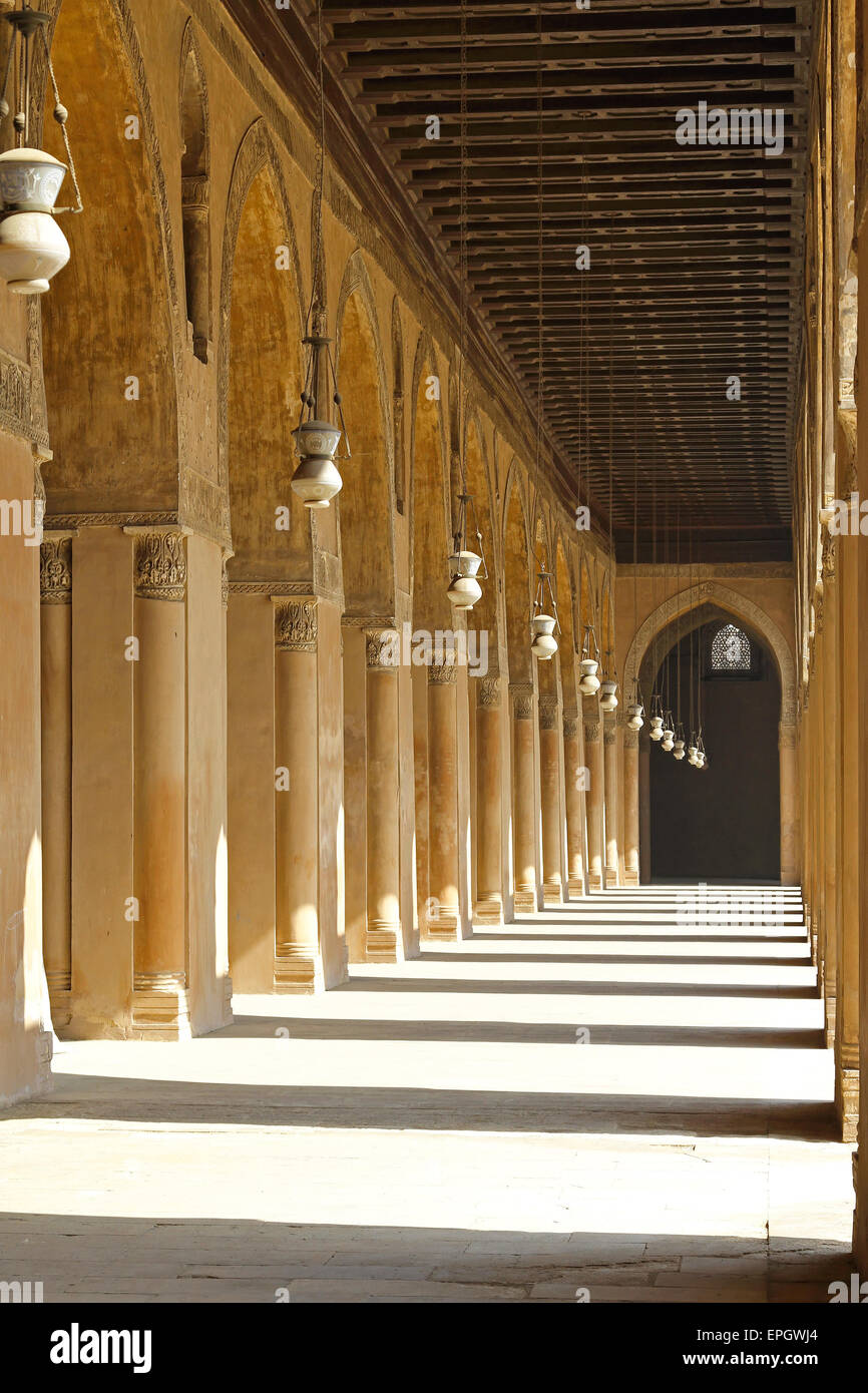 Mosque courtyard corridor Stock Photo - Alamy