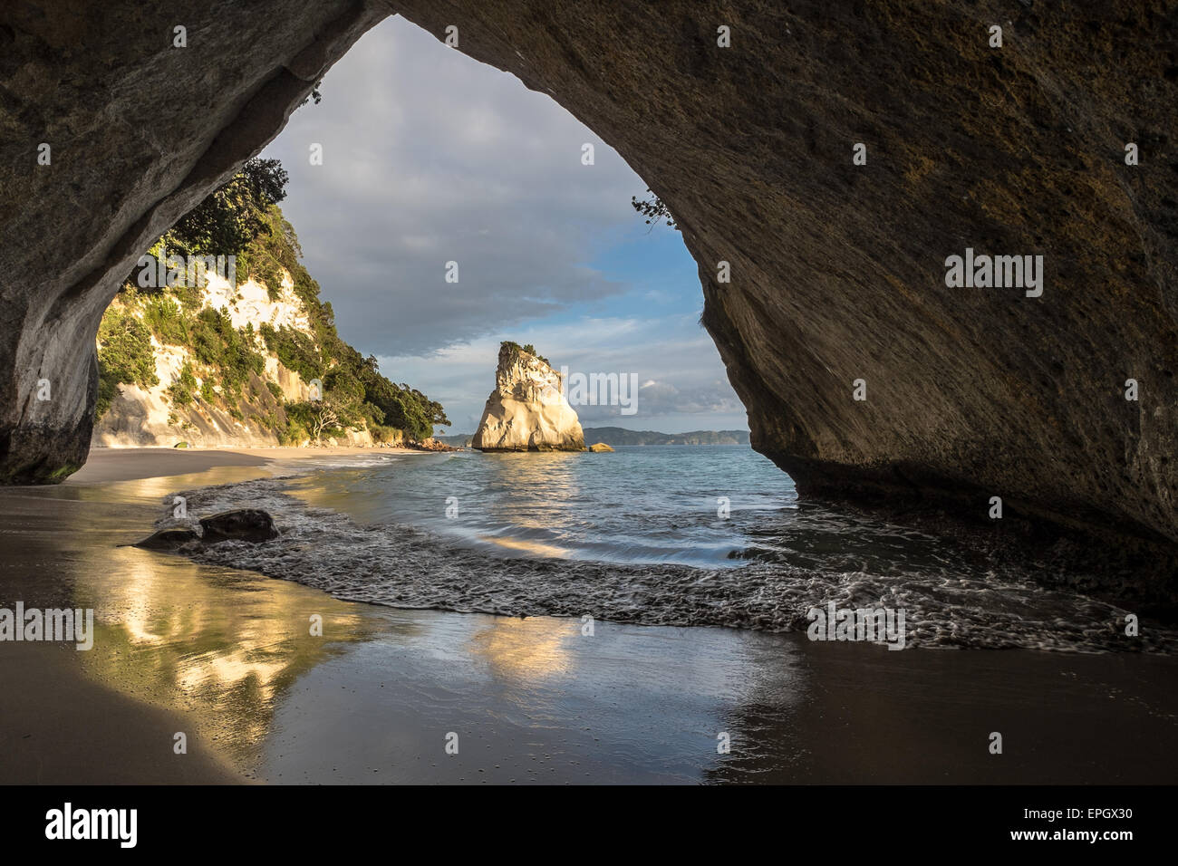 Cathedral Cove, Coromandel Peninsula, New Zealand Stock Photo - Alamy