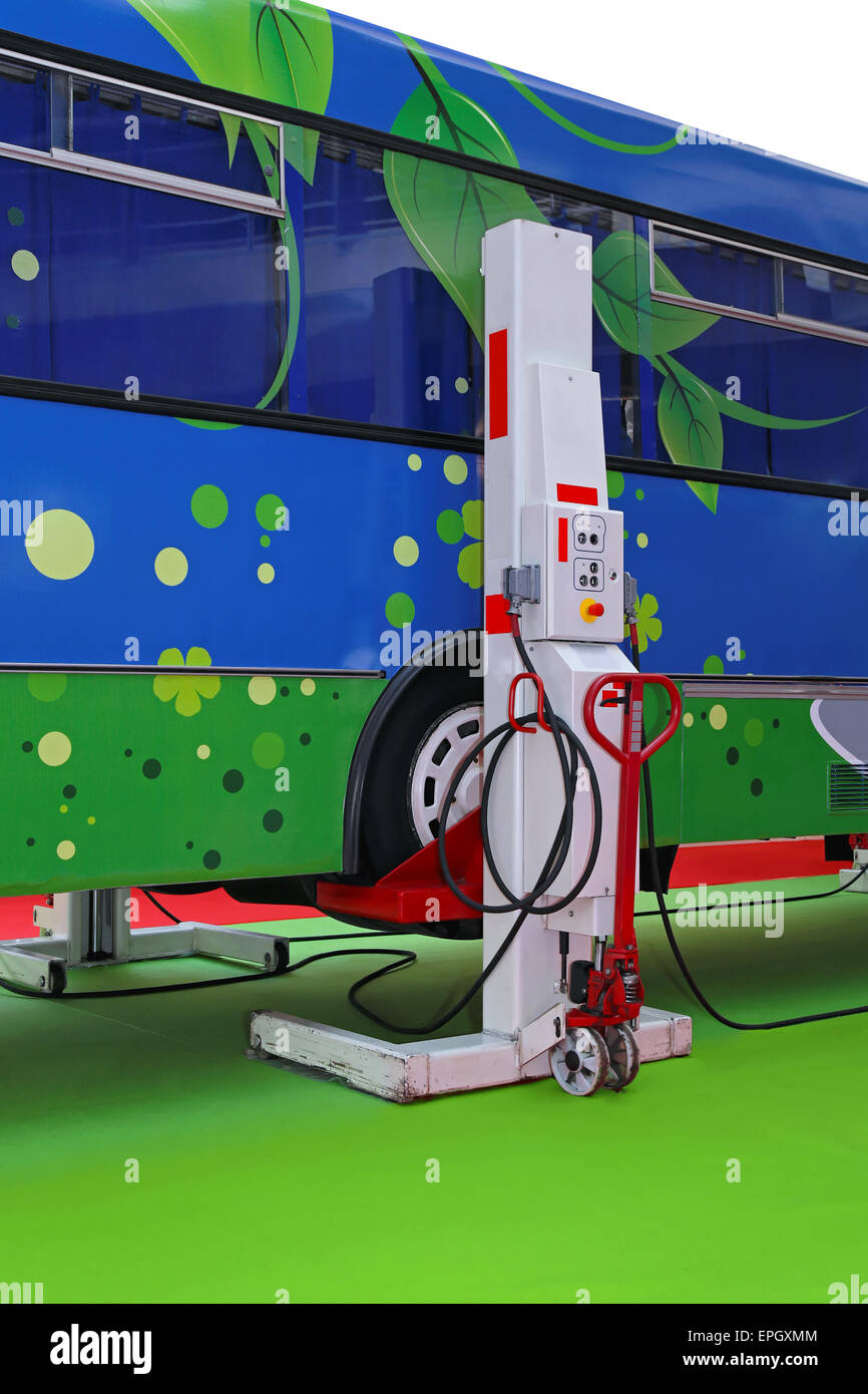 Bus lift hi-res stock photography and images - Alamy