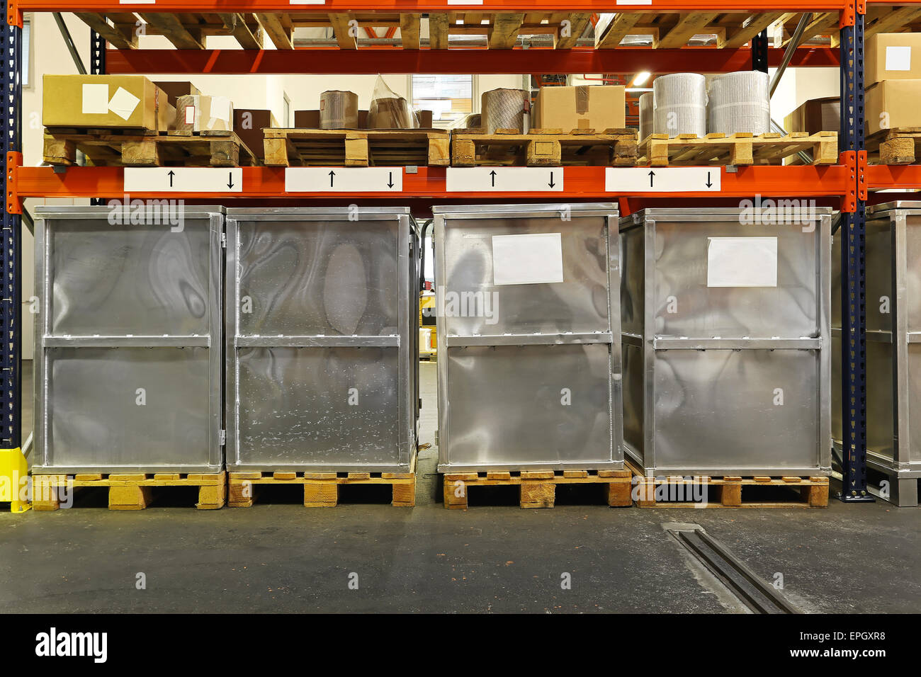 Pallet racks hi-res stock photography and images - Alamy