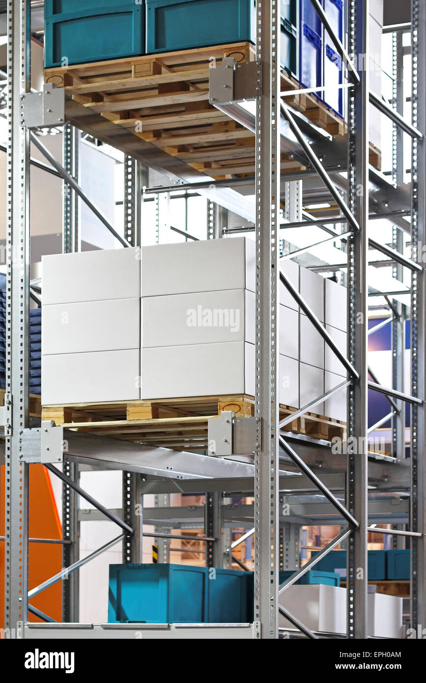 Logistics storage warehouse racking hi-res stock photography and images ...