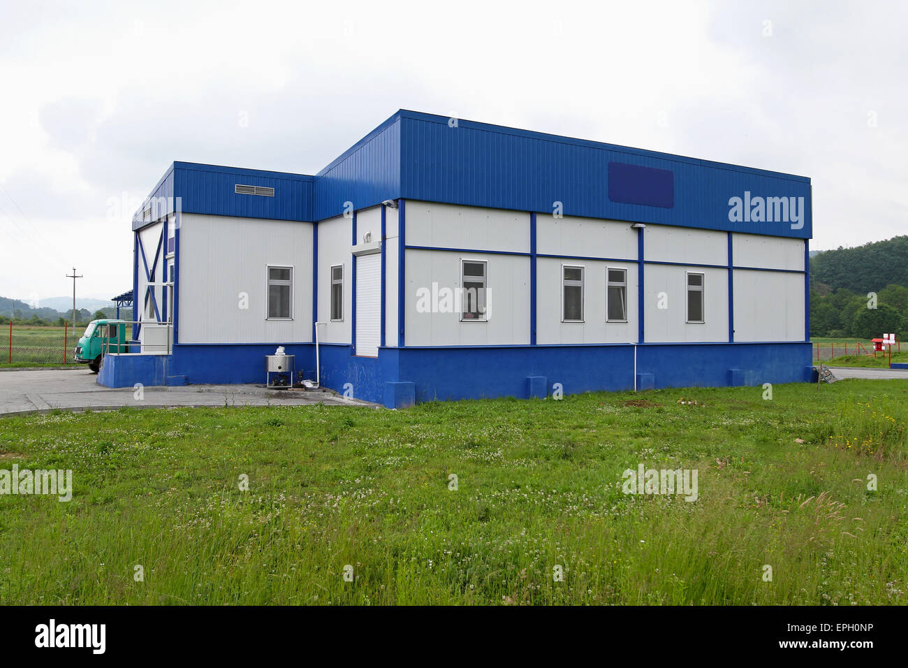 Warehouse building hi-res stock photography and images - Alamy