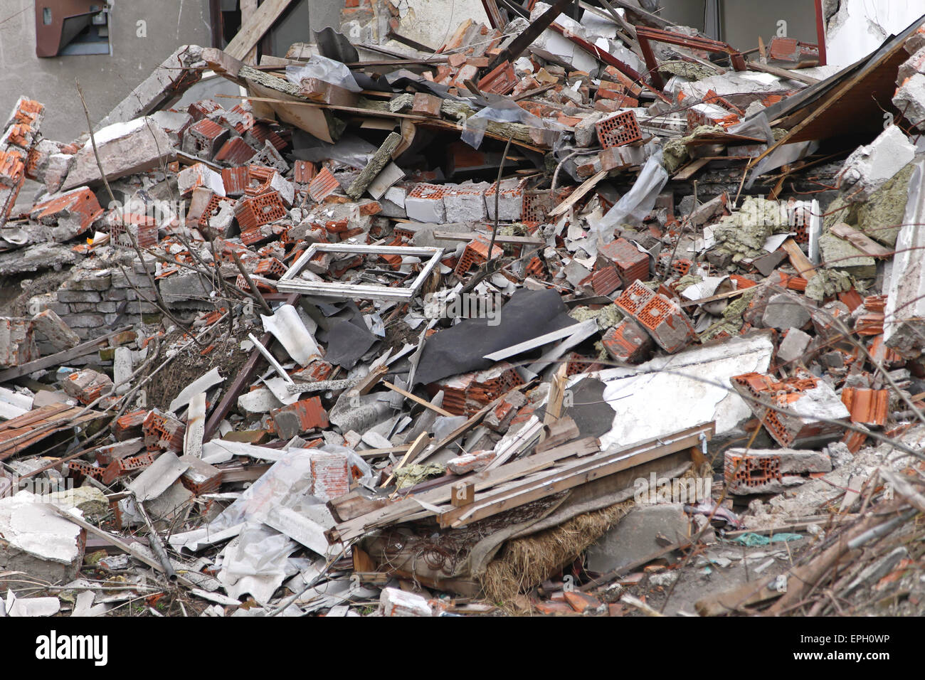 Earthquake ruins hi-res stock photography and images - Alamy