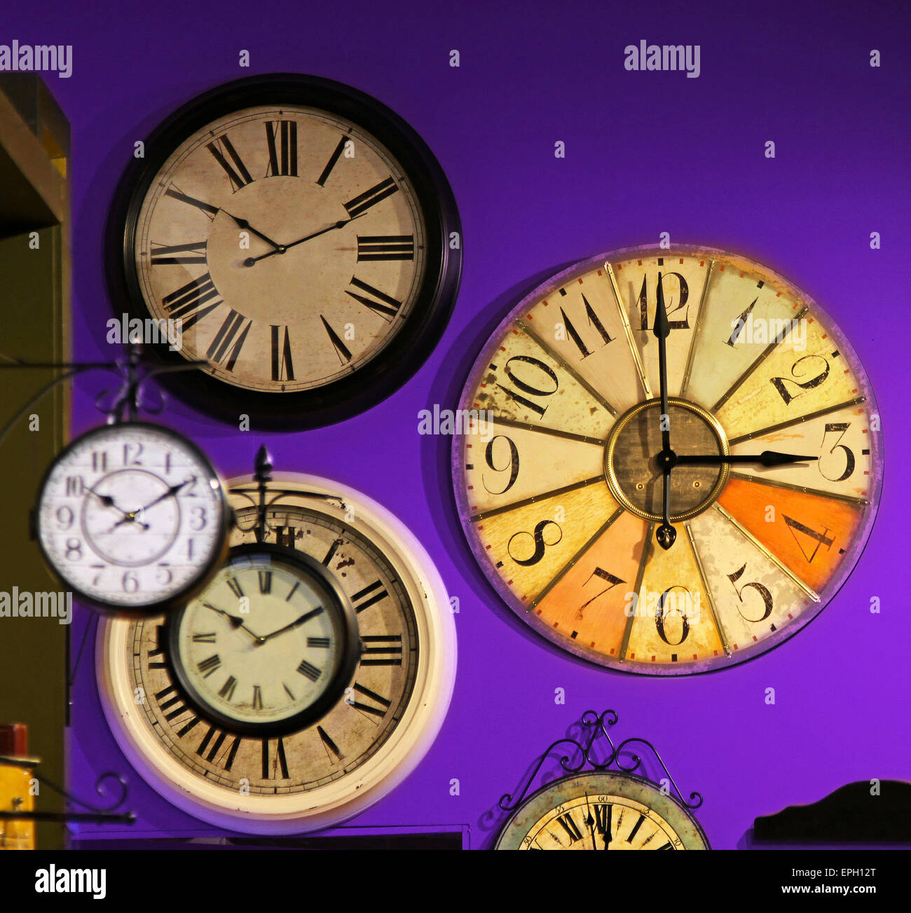 Analogue clocks hi-res stock photography and images - Alamy