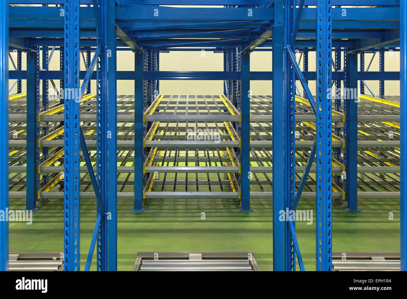 Dynamic storage hi-res stock photography and images - Alamy