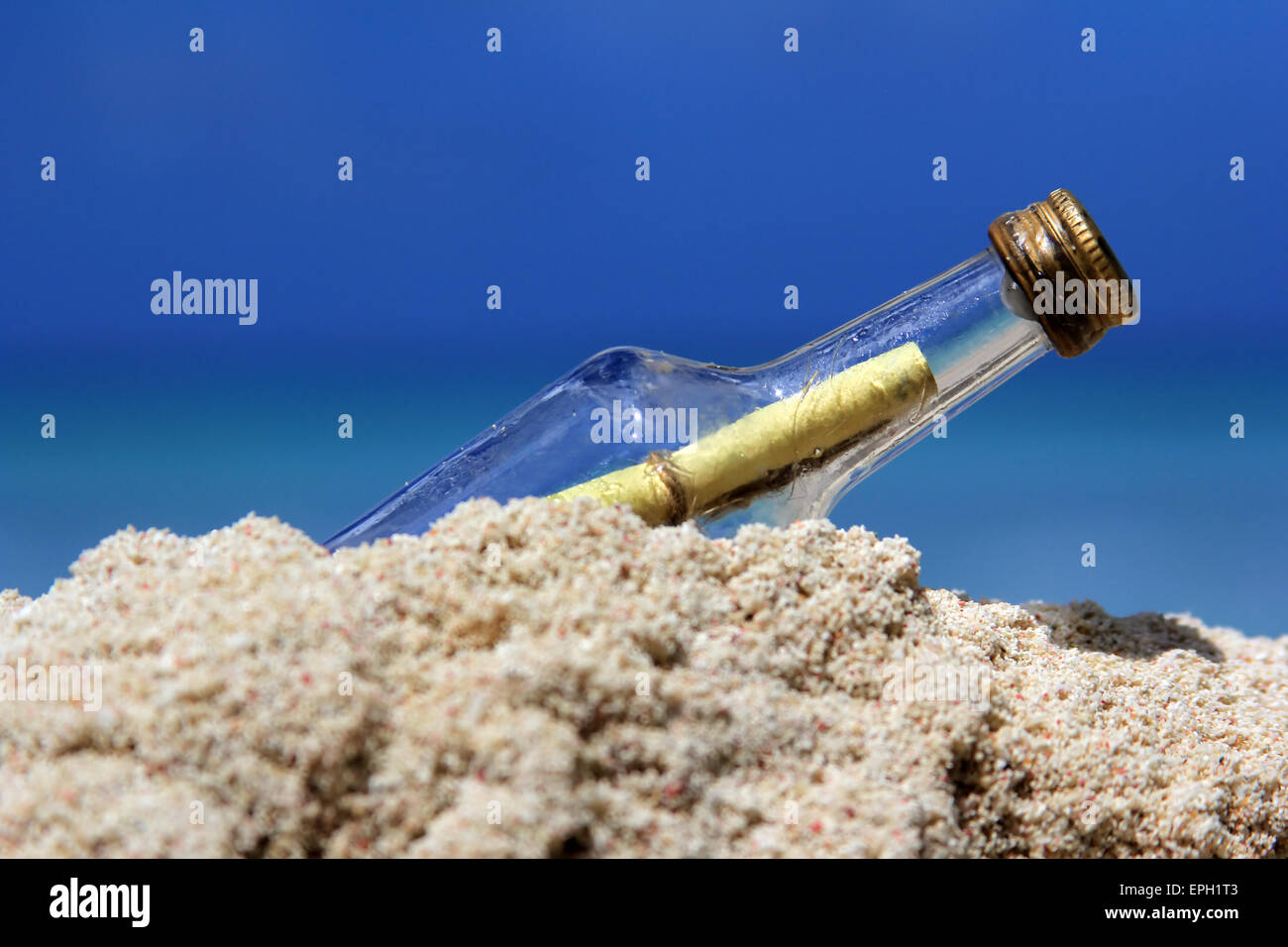 Message in a bottle Stock Photo - Alamy