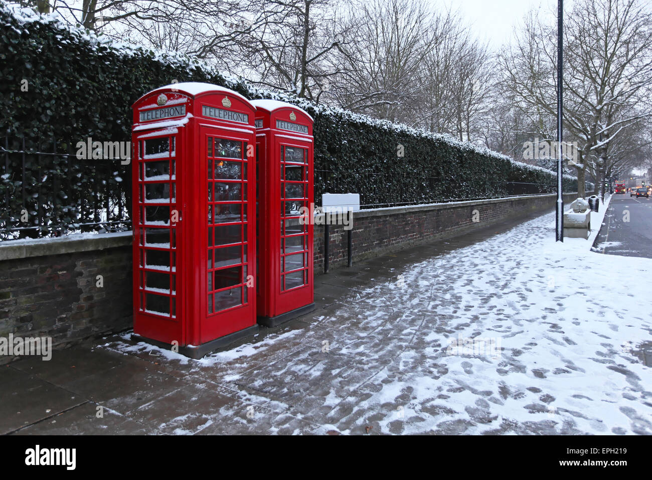 Snow in london hi-res stock photography and images - Alamy