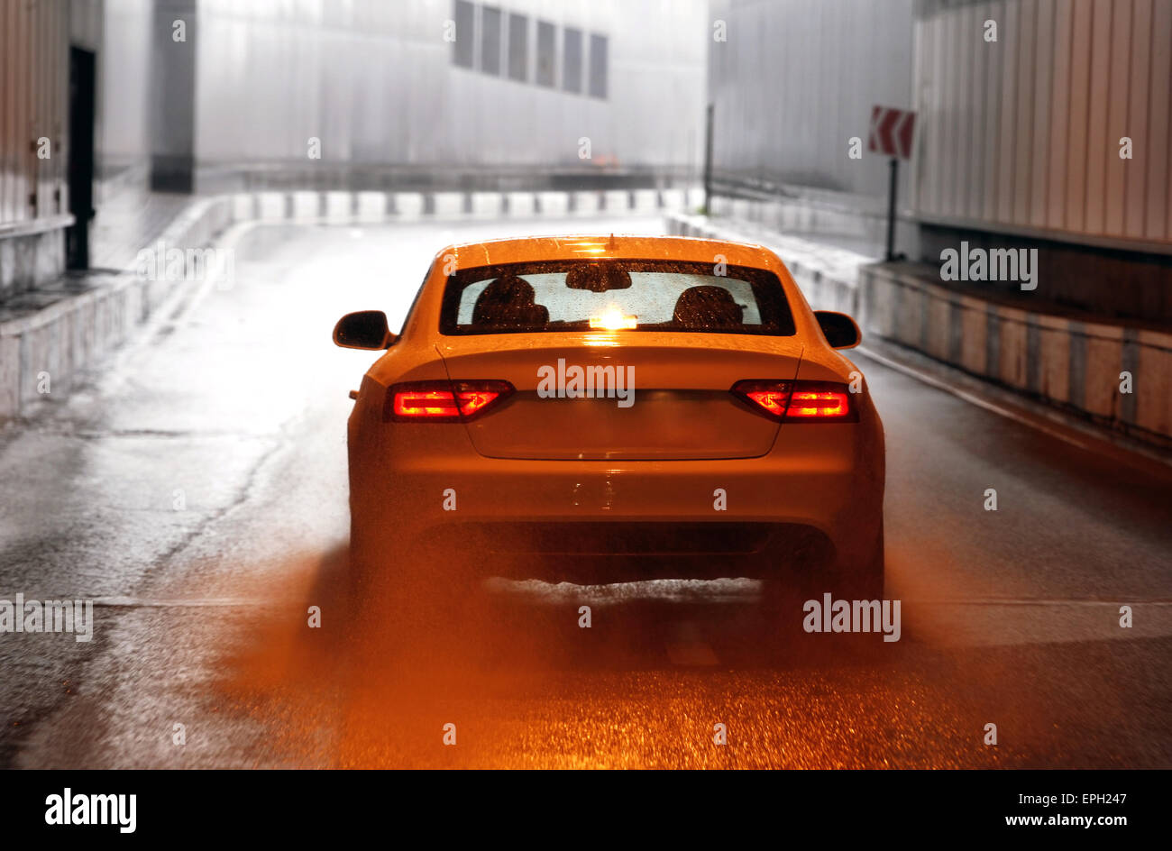 Two way tunnel traffic hi-res stock photography and images - Alamy