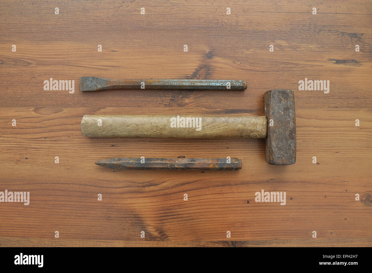 Hammer and chisel Stock Photo - Alamy