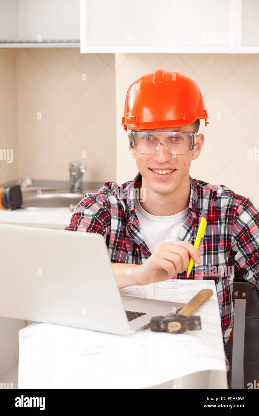 worker learns online Stock Photo - Alamy