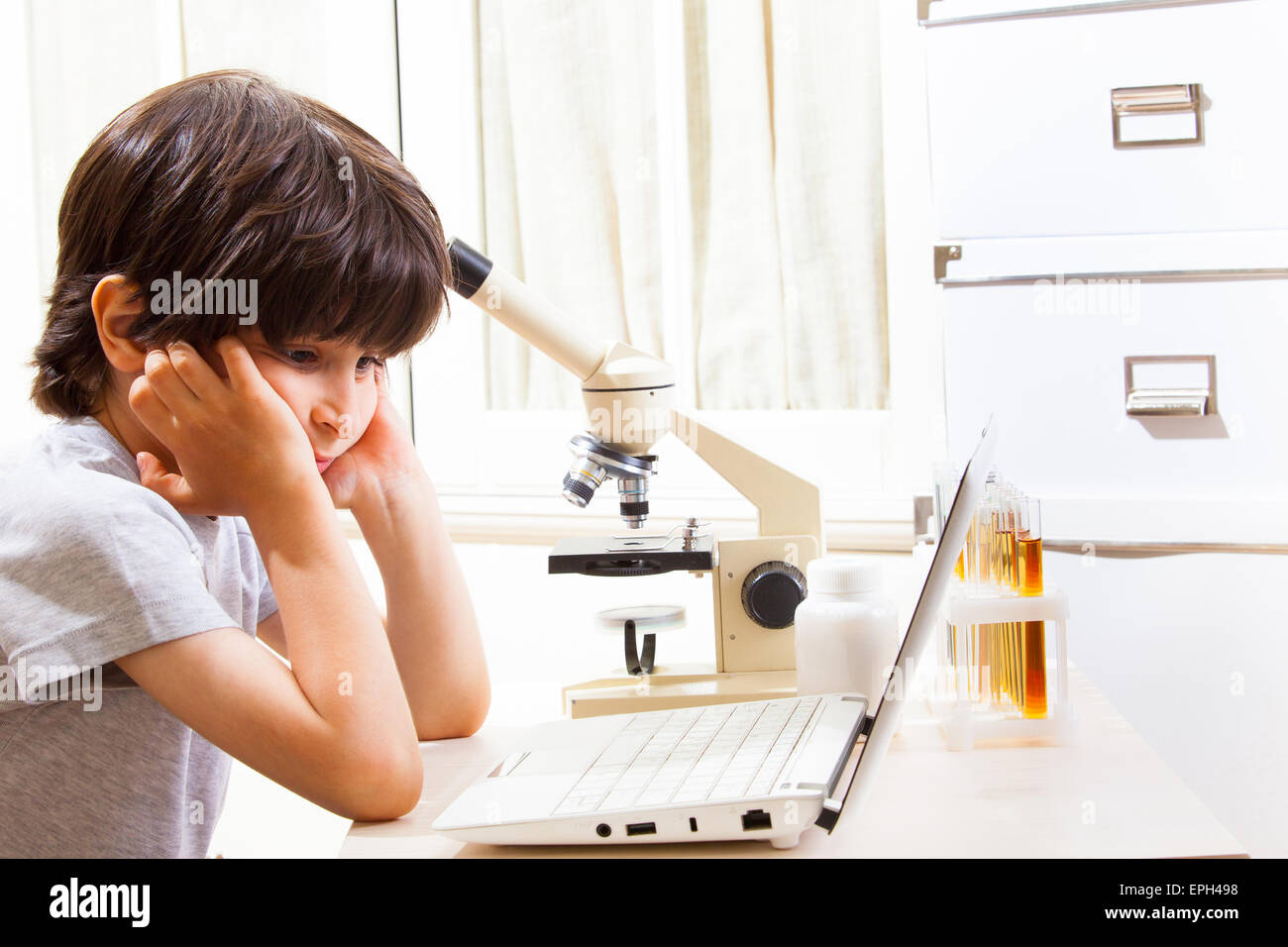 Child and researcher hi-res stock photography and images - Alamy