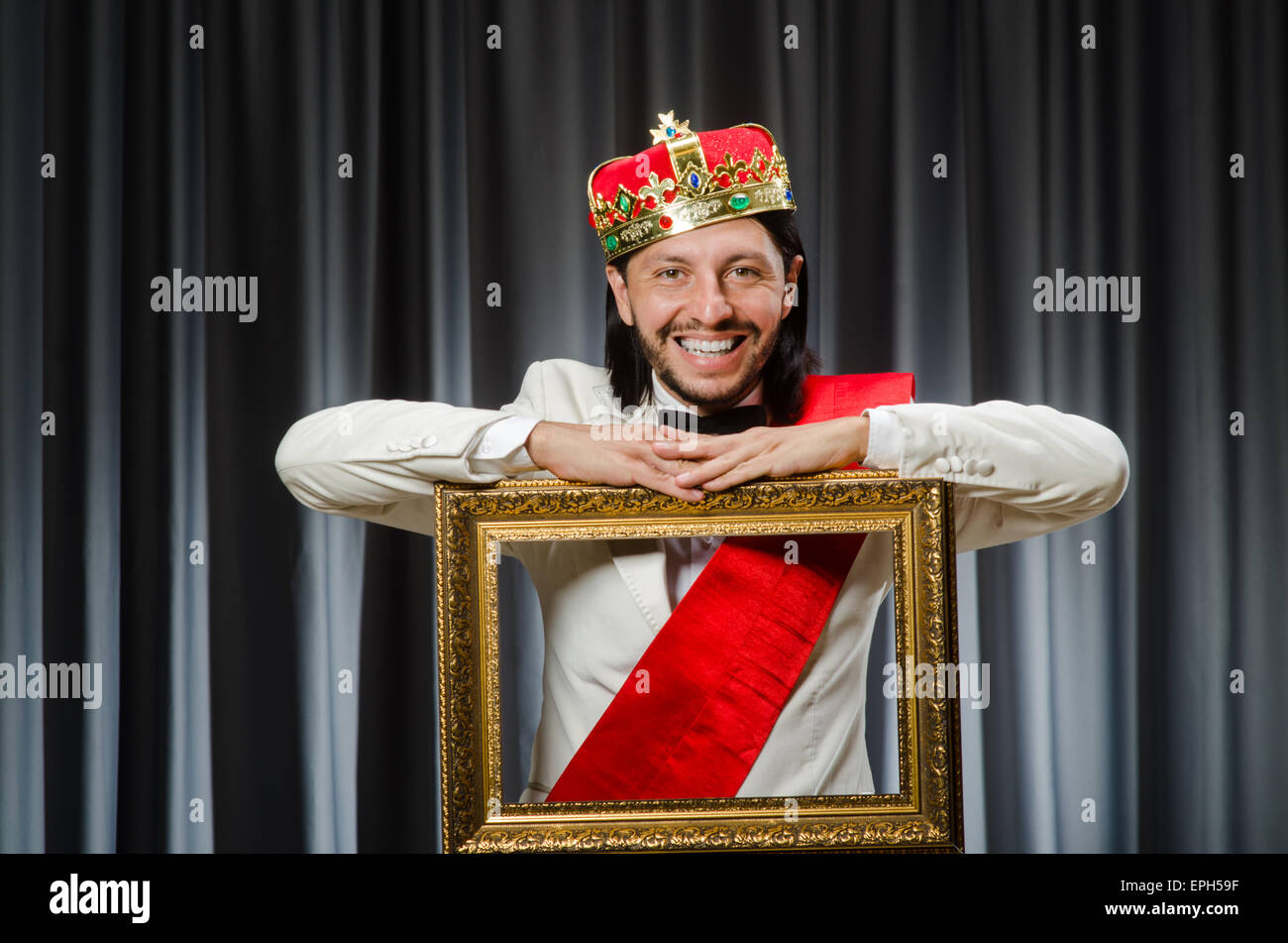 King with picture frame in funny concept Stock Photo - Alamy