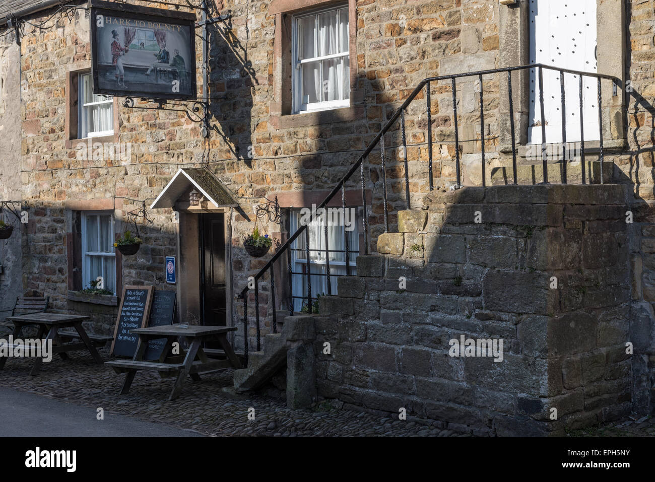 Hark bounty pub slaidburn lancashire hi-res stock photography and ...
