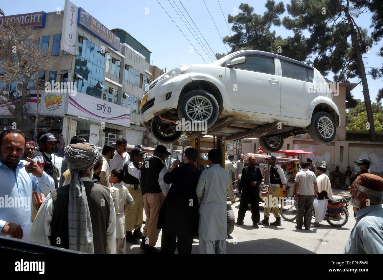 Traffic police car lifter lifts hi-res stock photography and images - Alamy