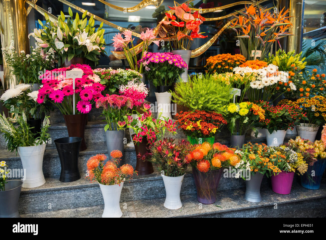 Street flower shop with colourful flowers Stock Photo - Alamy