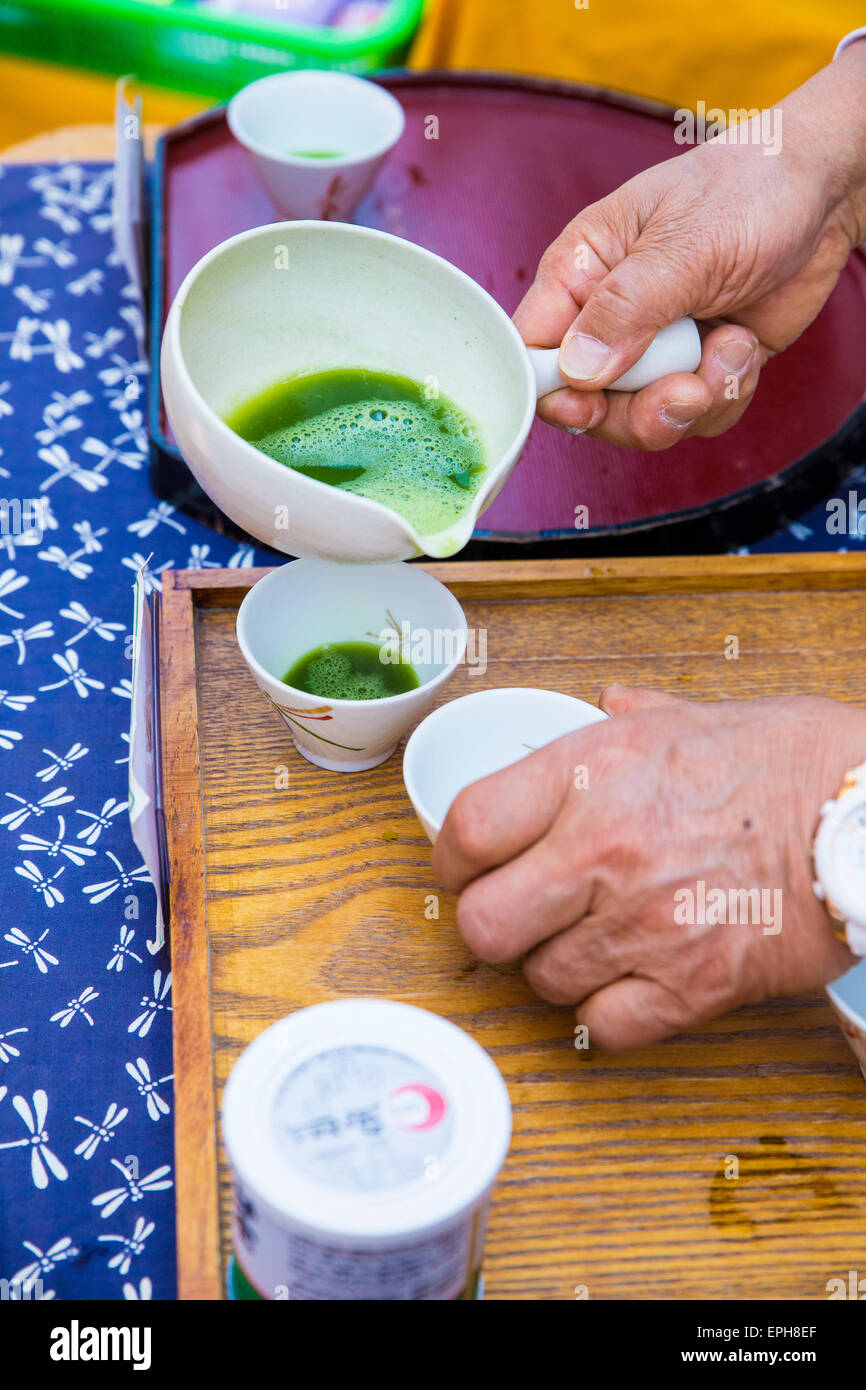 Hand making tea hi-res stock photography and images - Alamy
