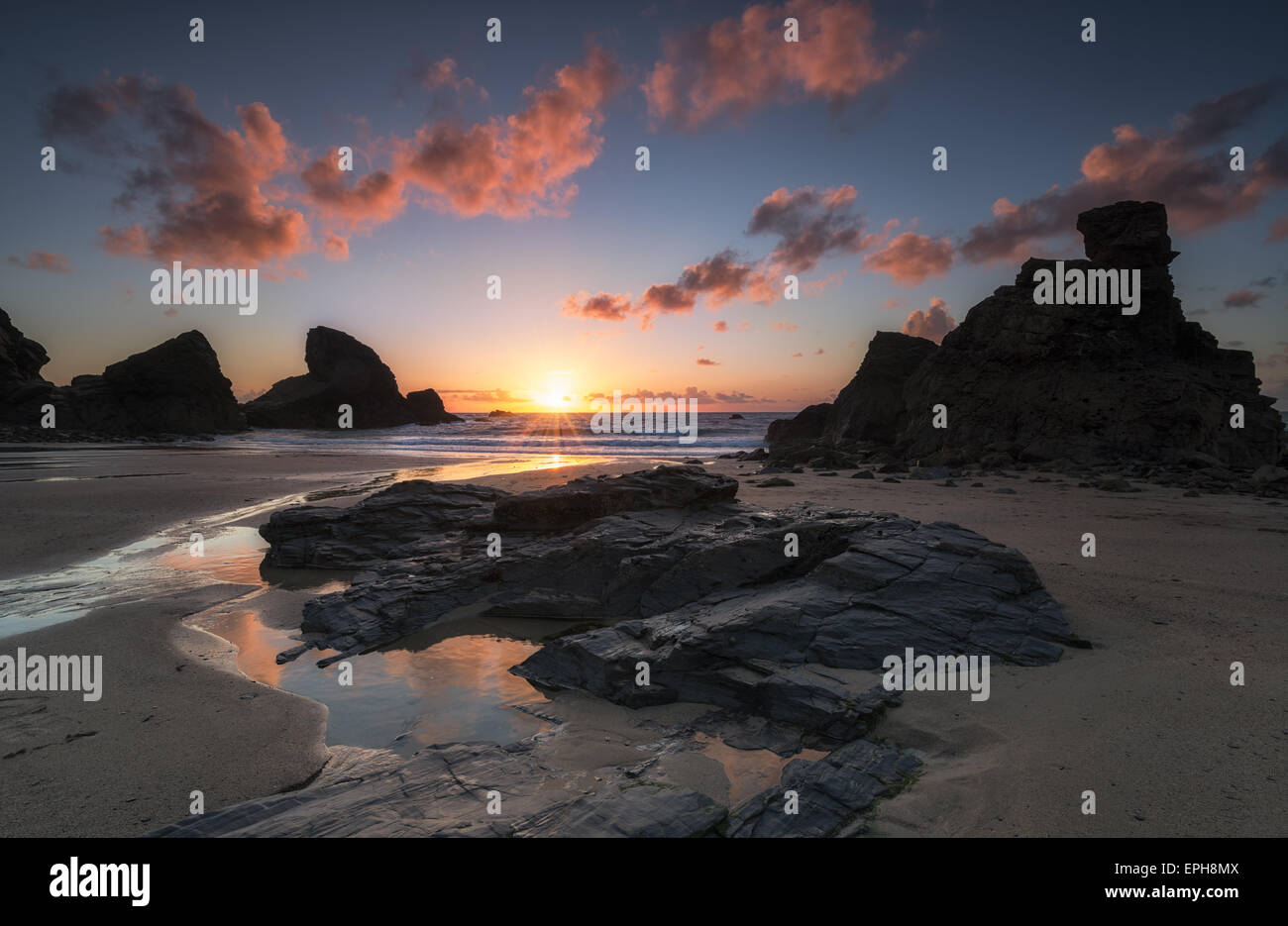 Rock beach cornwall and padstow hi-res stock photography and images - Alamy