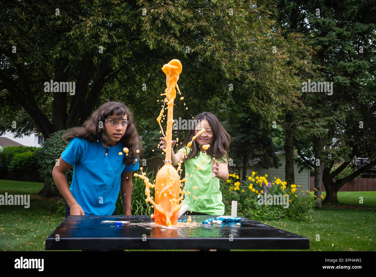 Coke and mentos hi-res stock photography and images - Alamy