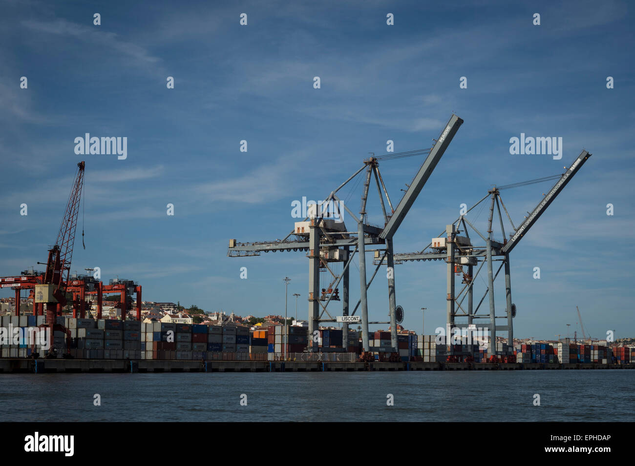 Port of lisbon hi-res stock photography and images - Alamy
