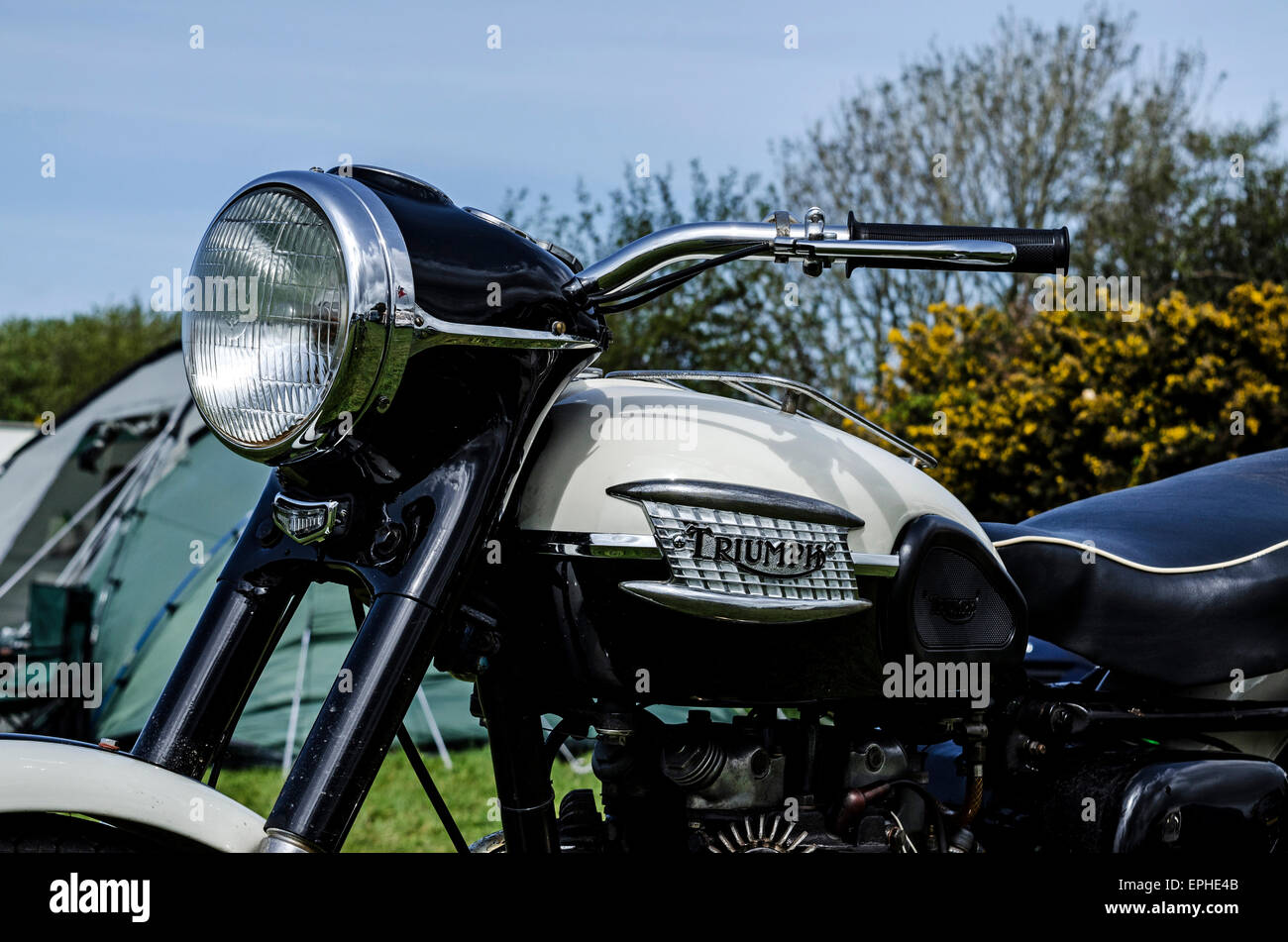 Vintage triumph motorcycle hi-res stock photography and images - Alamy