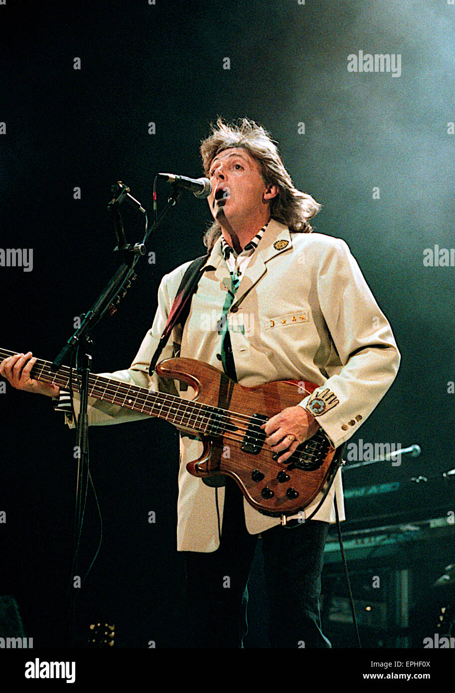 Paul mccartney 1979 hi-res stock photography and images - Alamy