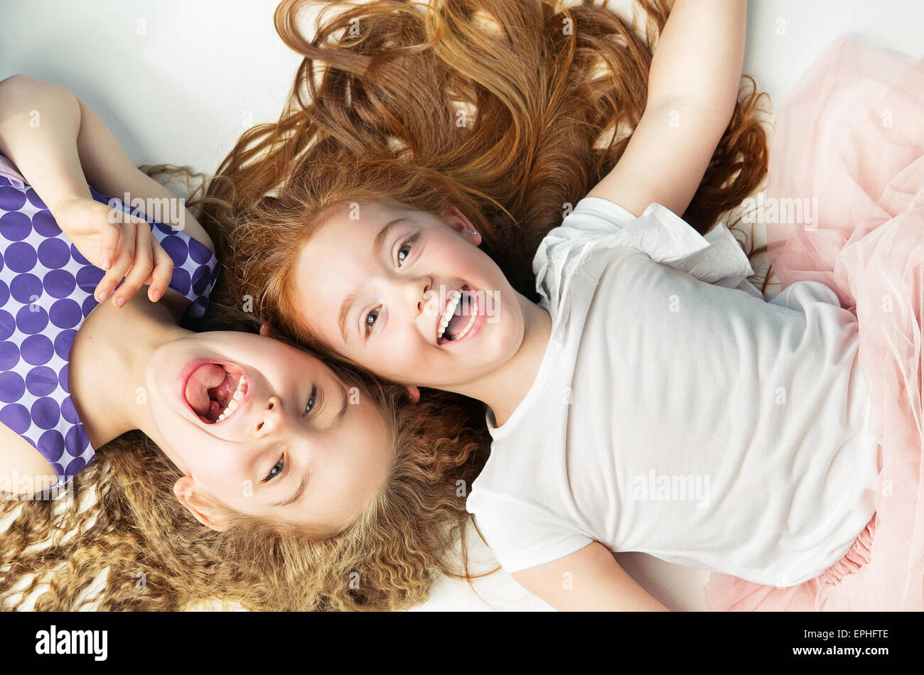 Kids laughing together hi-res stock photography and images - Alamy