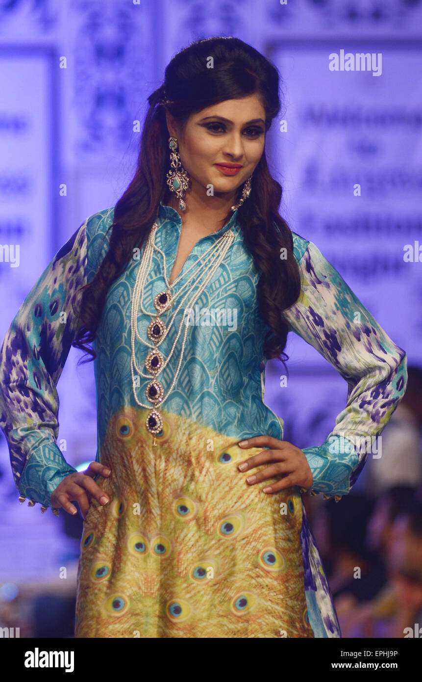 Lahore, Pakistan. 18th May, 2015. Pakistani model presents a summer ...