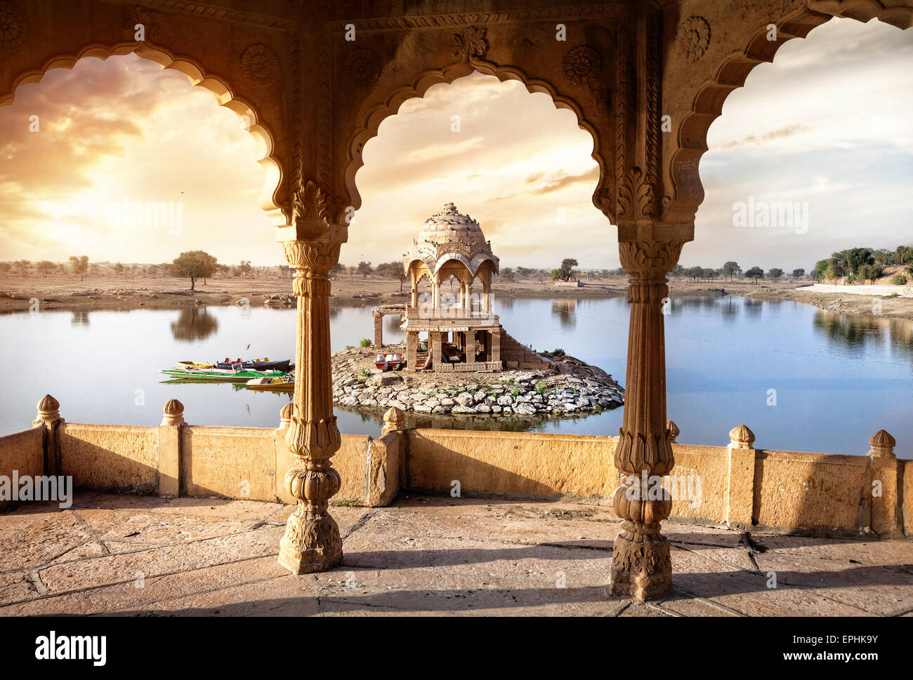 Arches temple in gadi sagar hi-res stock photography and images - Alamy
