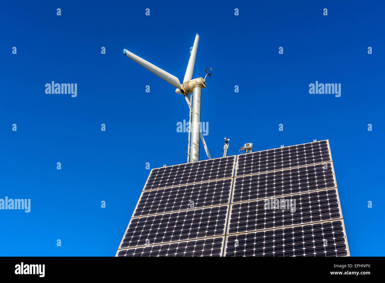 Solar tower power plant hi-res stock photography and images - Alamy