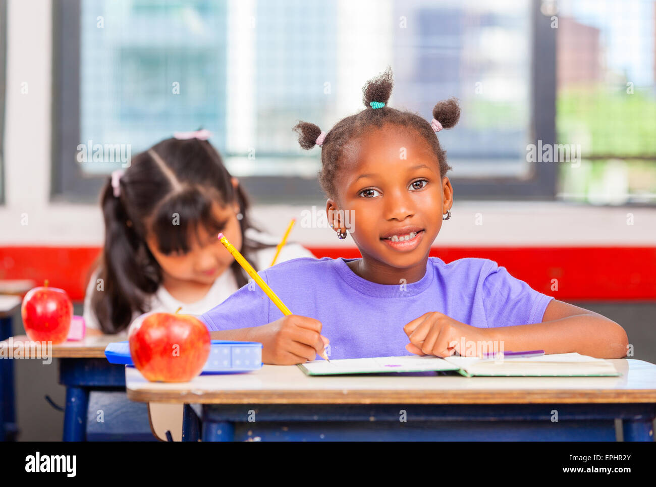 Diverse group students primary school hi-res stock photography and ...
