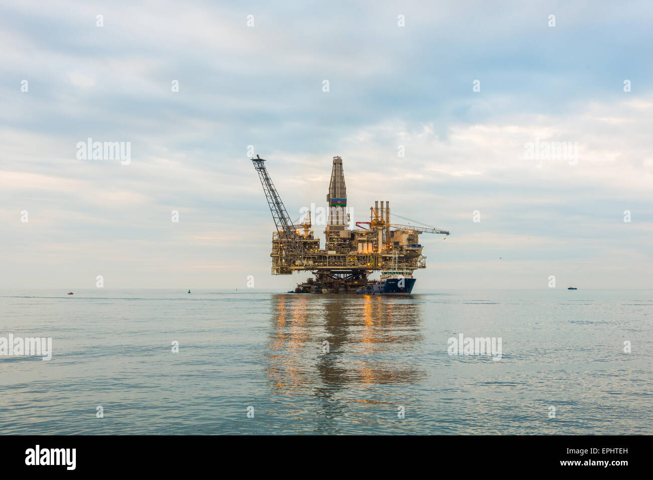 Shallow water oil platform hi-res stock photography and images - Alamy