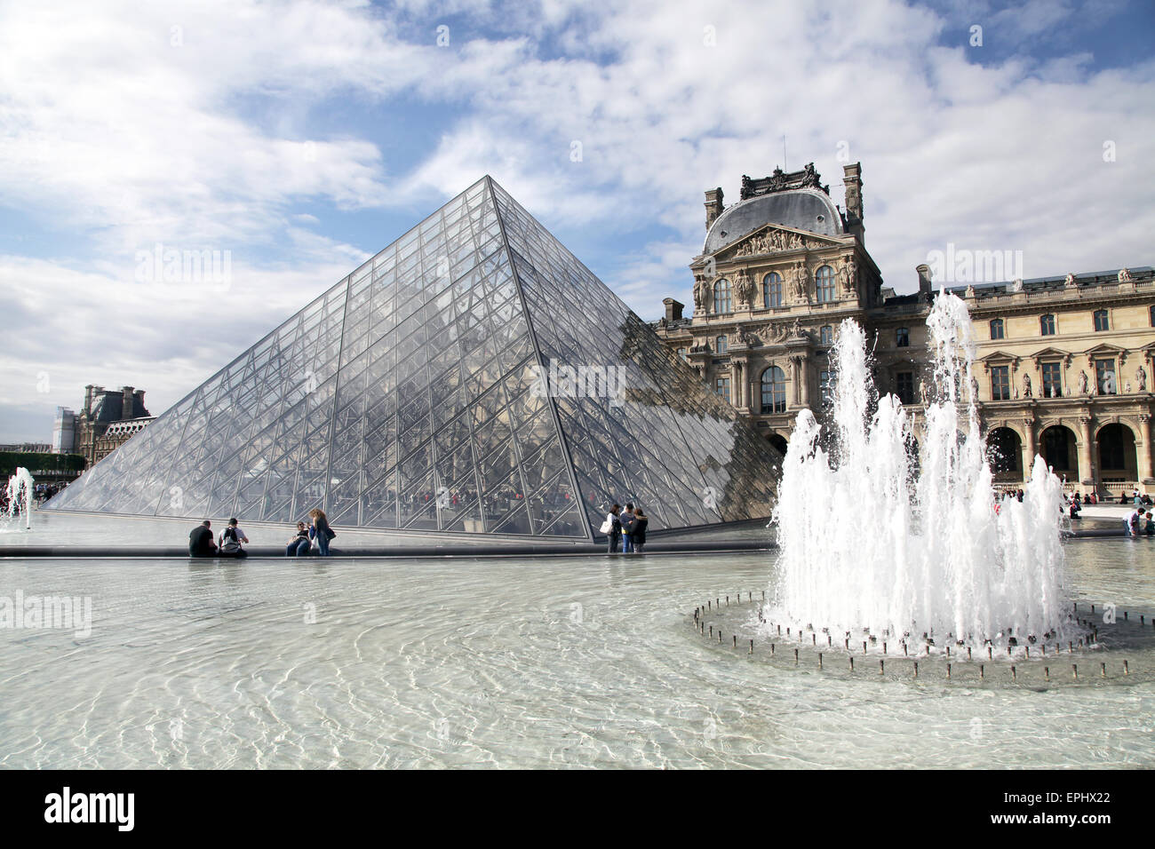 Paris louvre ph hi-res stock photography and images - Alamy