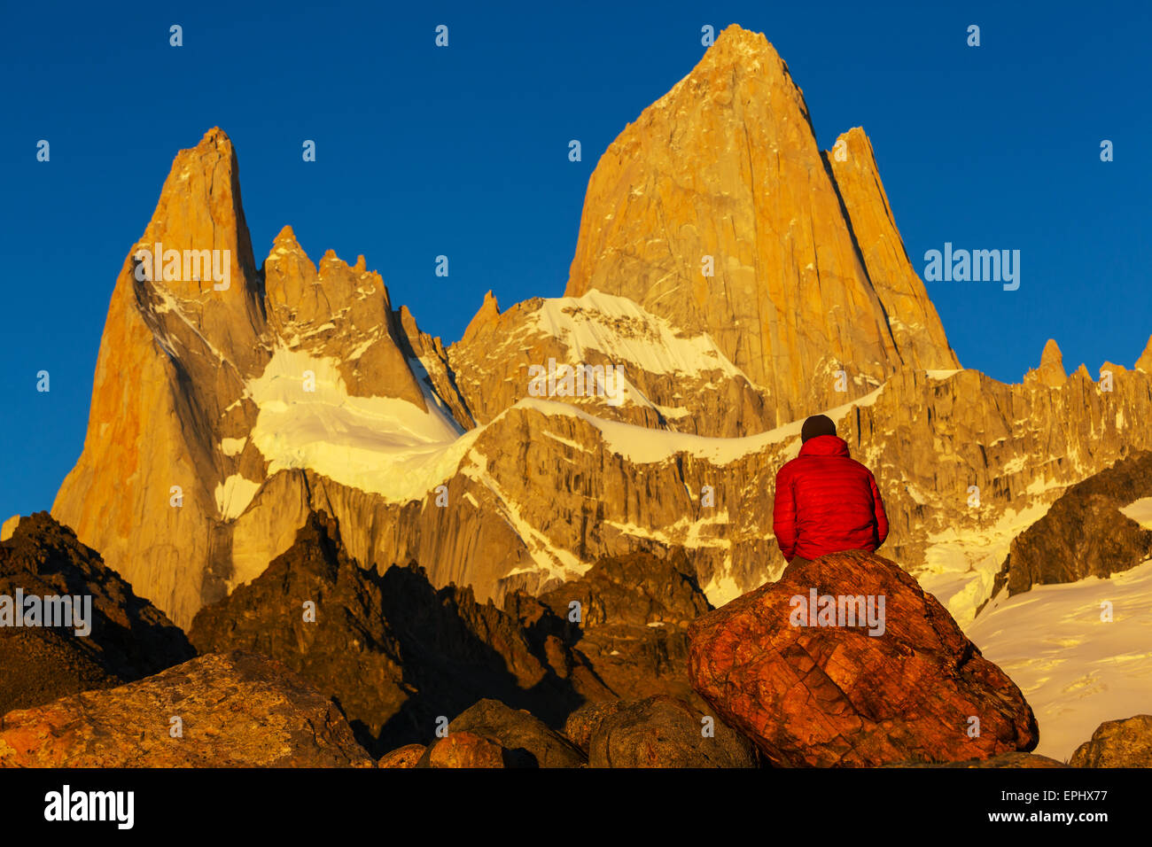 Monte fitz roy dawn parque hi-res stock photography and images - Alamy