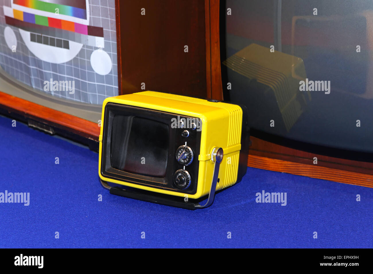 Vintage small tv set hi-res stock photography and images - Alamy