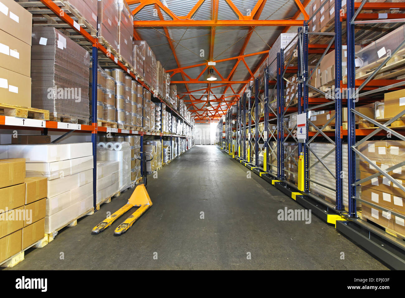 Logistic centre hi-res stock photography and images - Alamy