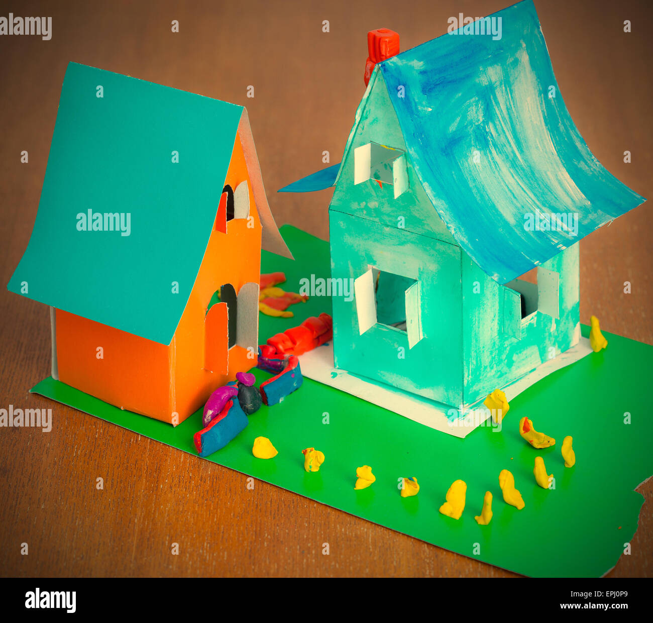 Cardboard houses hi-res stock photography and images - Alamy