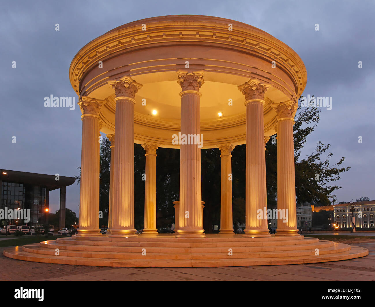 Roman column gazebo hi-res stock photography and images - Alamy