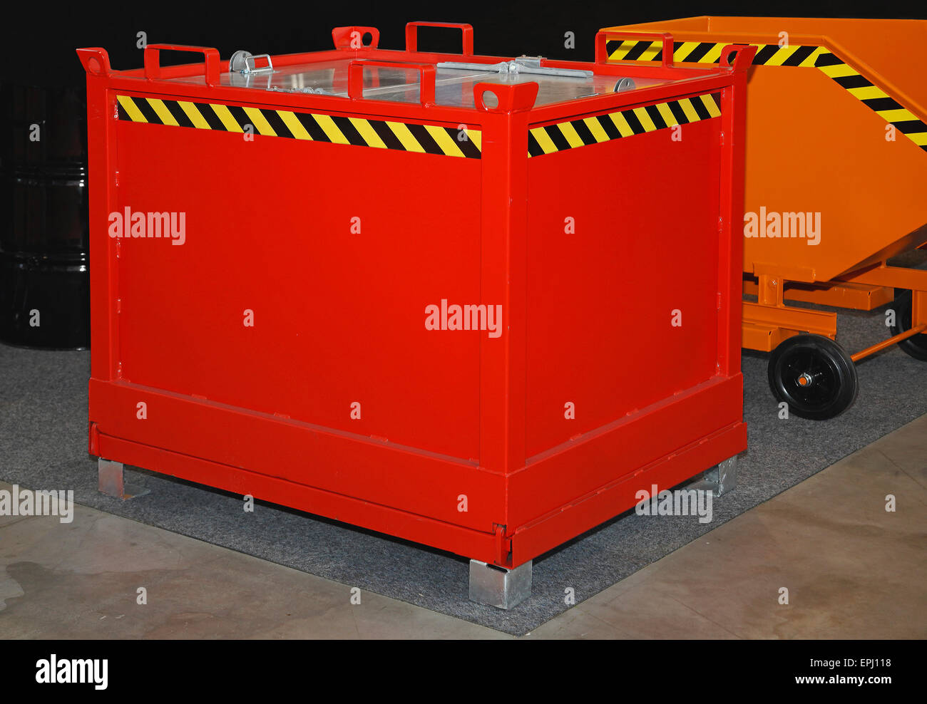 Dumpster hi-res stock photography and images - Alamy