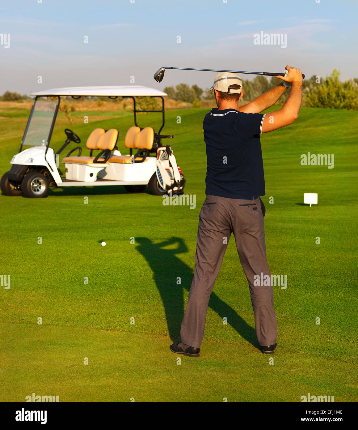 Athletic young man playing golf Stock Photo - Alamy