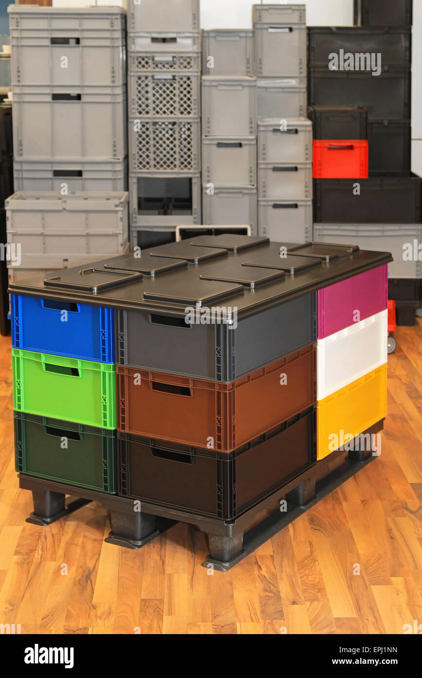 Cargo crates hi-res stock photography and images - Alamy