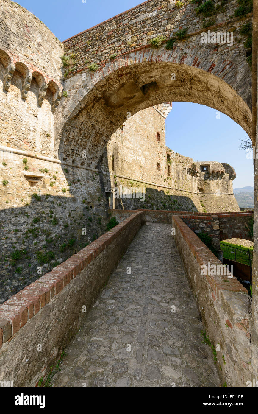 Ancient arched stone bridge hi-res stock photography and images - Alamy