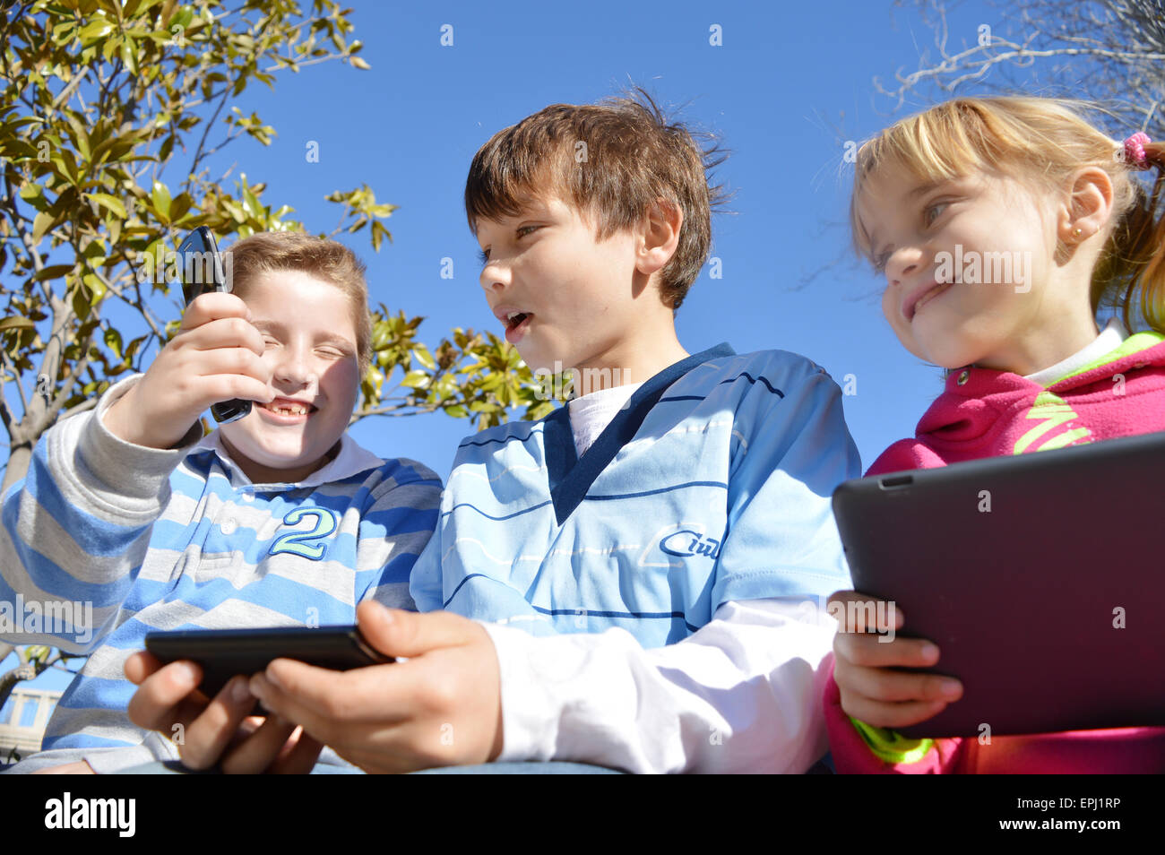 kids with smartphone Stock Photo - Alamy