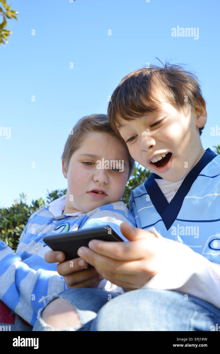kids with smartphone Stock Photo - Alamy