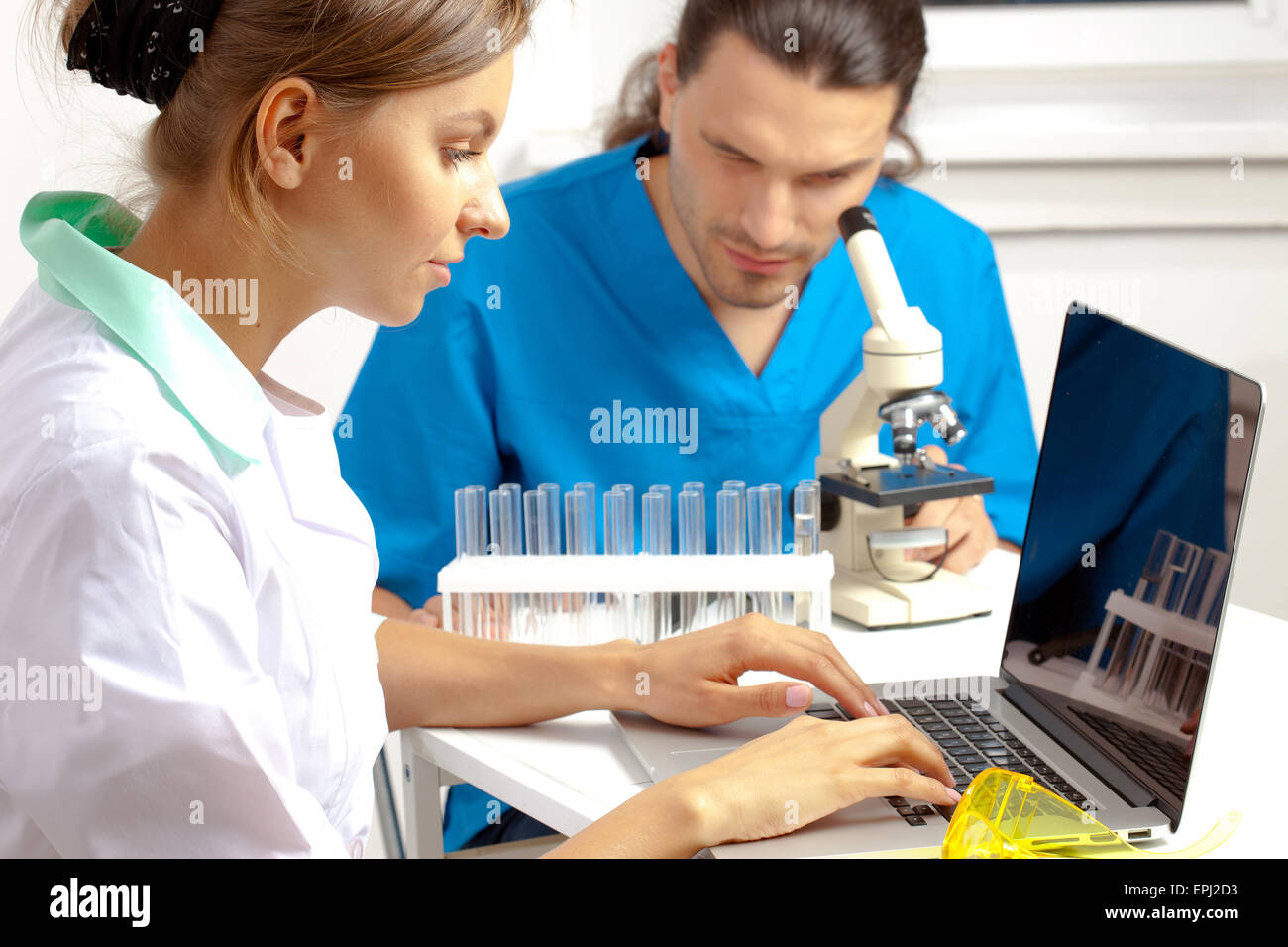 Female researchers hi-res stock photography and images - Alamy